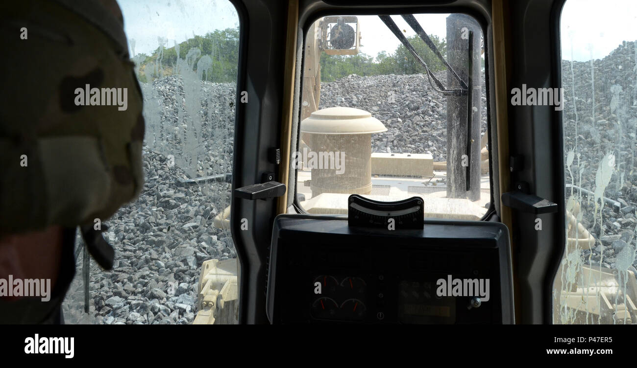 226th maneuver enhancement brigade hi-res stock photography and images ...