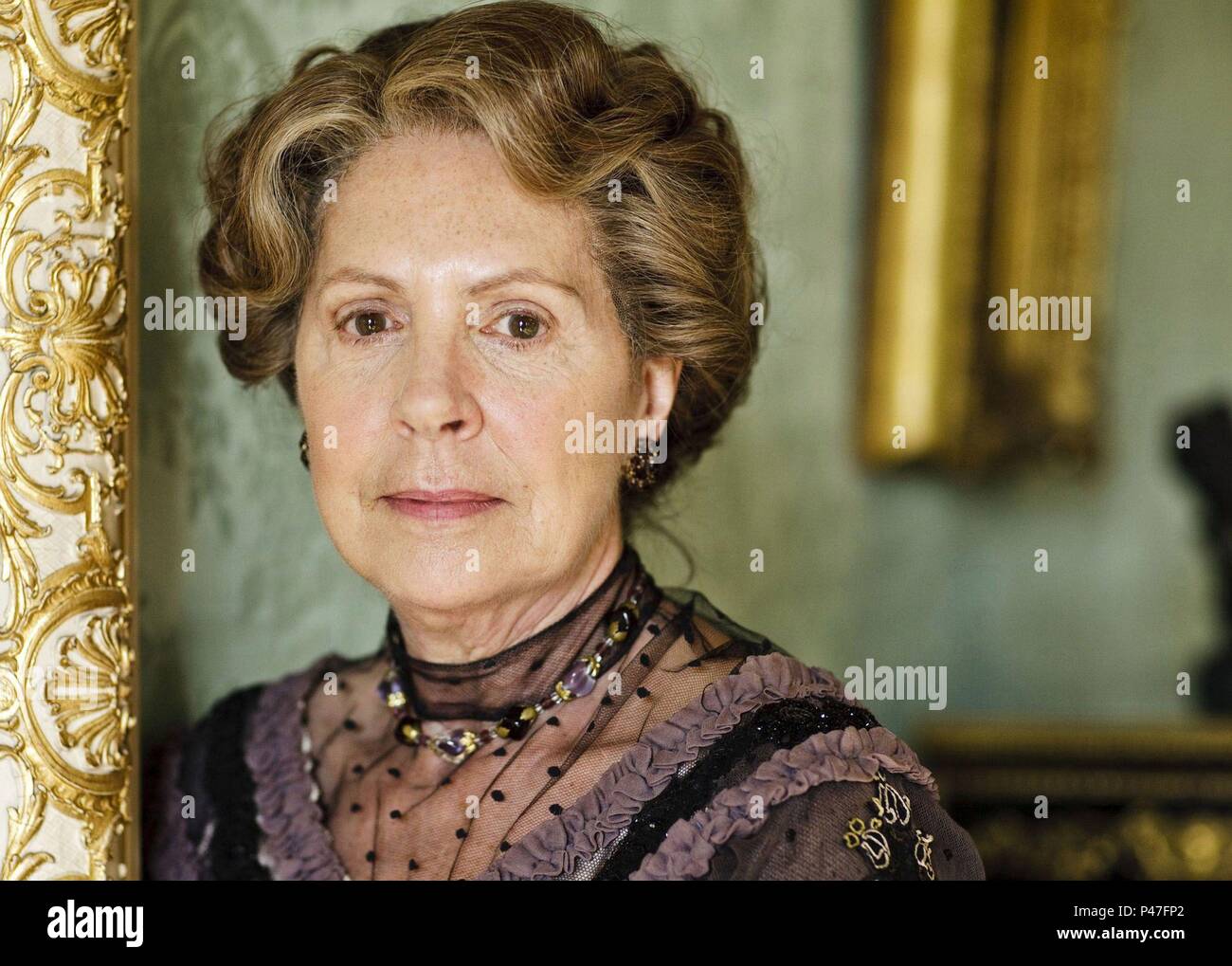Penelope wilton downton hi-res stock photography and images - Alamy