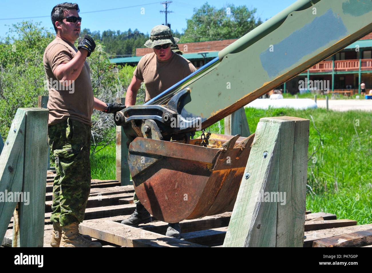 Canadian Armed Forces Cpl. Langlois Etienne, assigned to the 5e ...