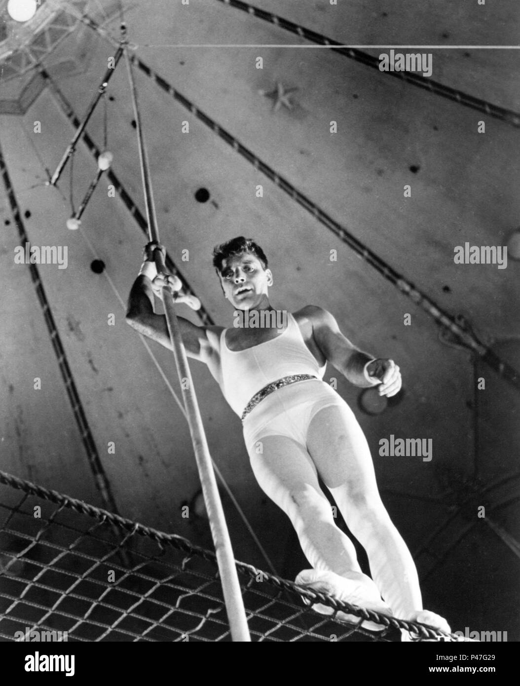Trapeze 1956 burt lancaster hi-res stock photography and images - Alamy