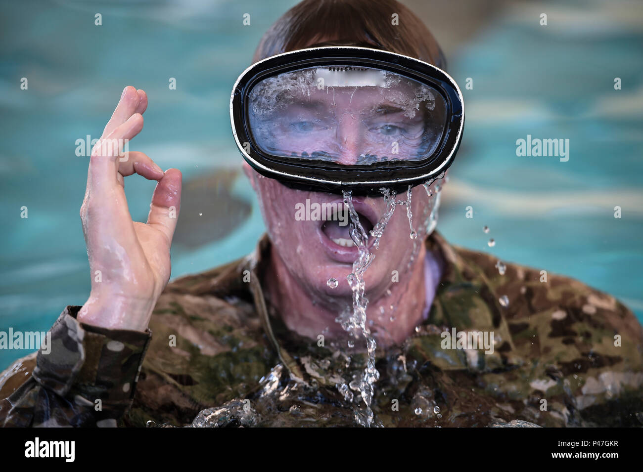 A Special Tactics Training Squadron student notifies the diving ...