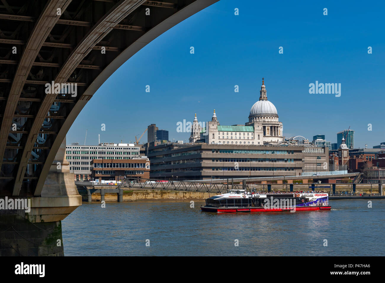 Blackfriars ship hi-res stock photography and images - Alamy