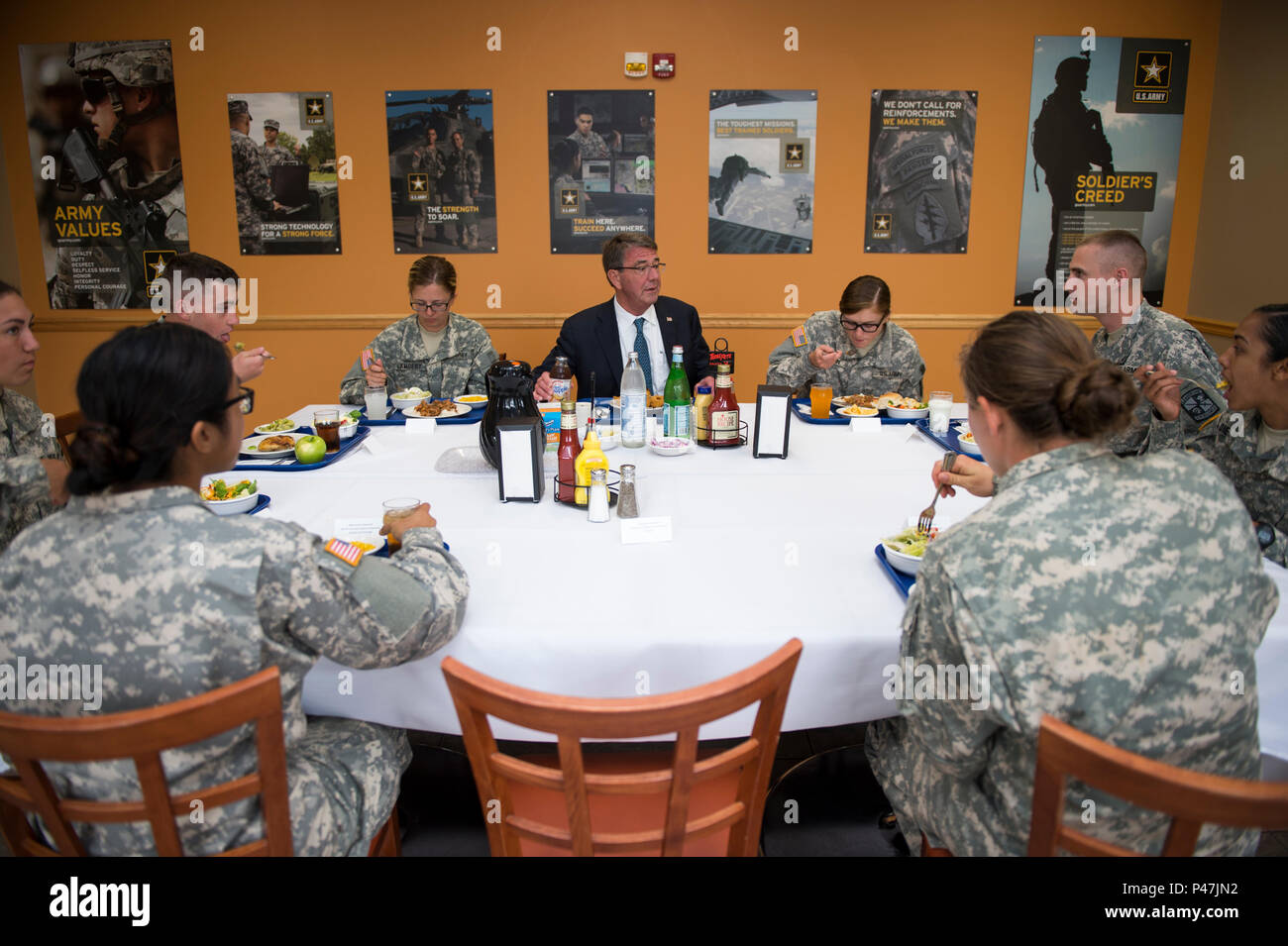 Secretary of Defense Ash Carter meets with U.S. Army ROTC cadets ...
