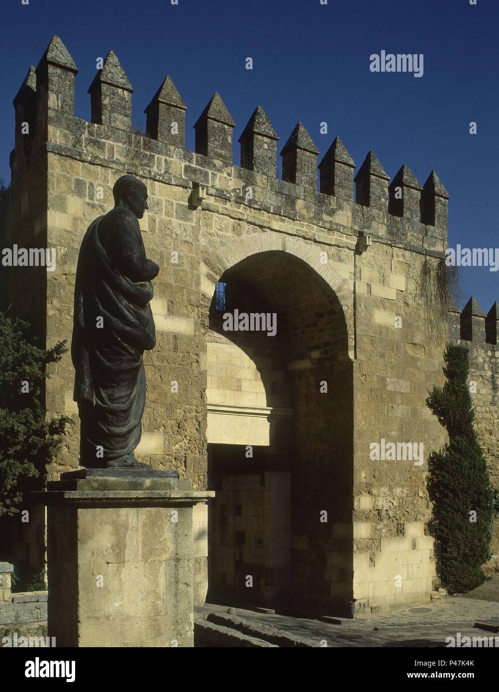 PUERTA DE ALMODOVAR Y ESTATUA DE SENECA-MURALLA. Location: EXTERIOR ...