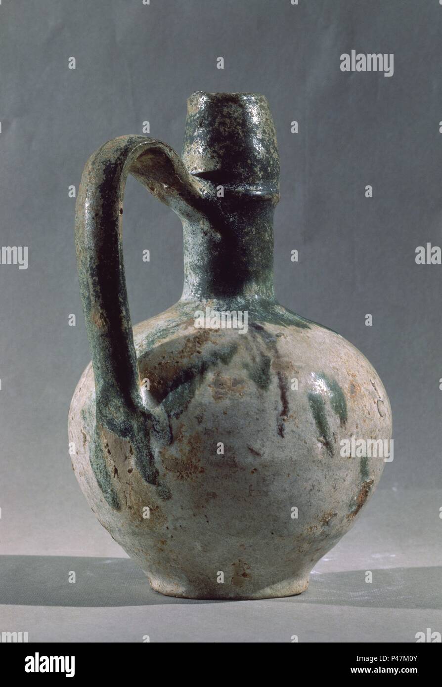 REDOMA EN VERDE Y MELADO-57 CM-S XII. Location: MUSEO DE MALLORCA ...