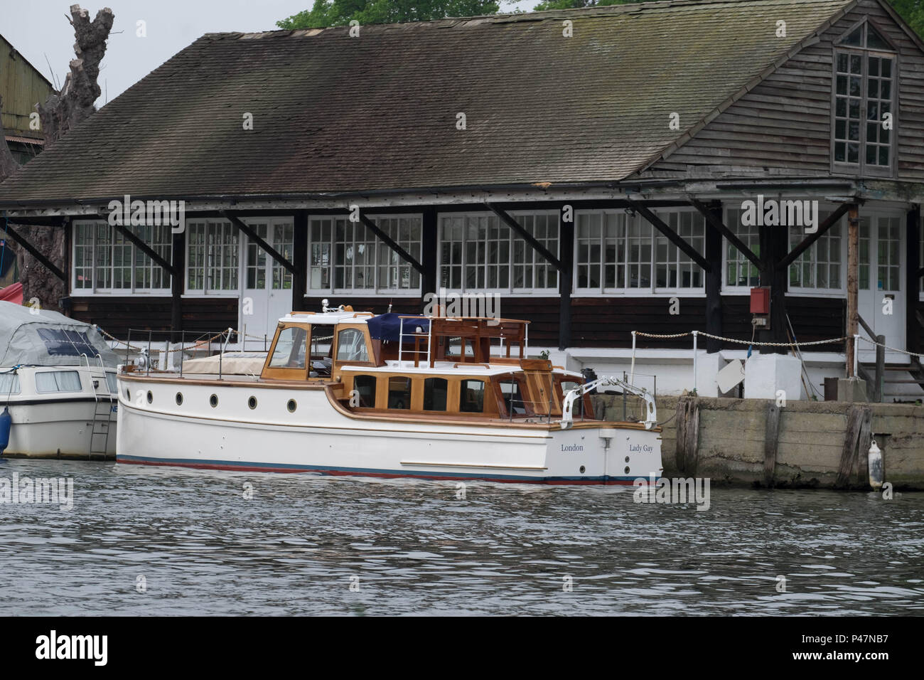 boat house on island in river thames summer Stock Photo - Alamy