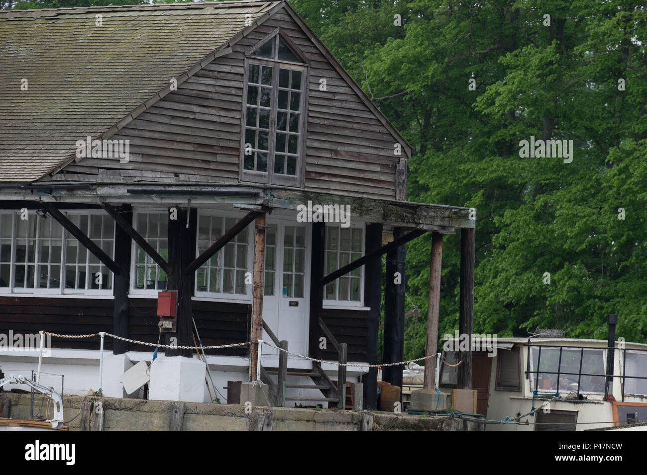 boat house on island in river thames summer Stock Photo - Alamy