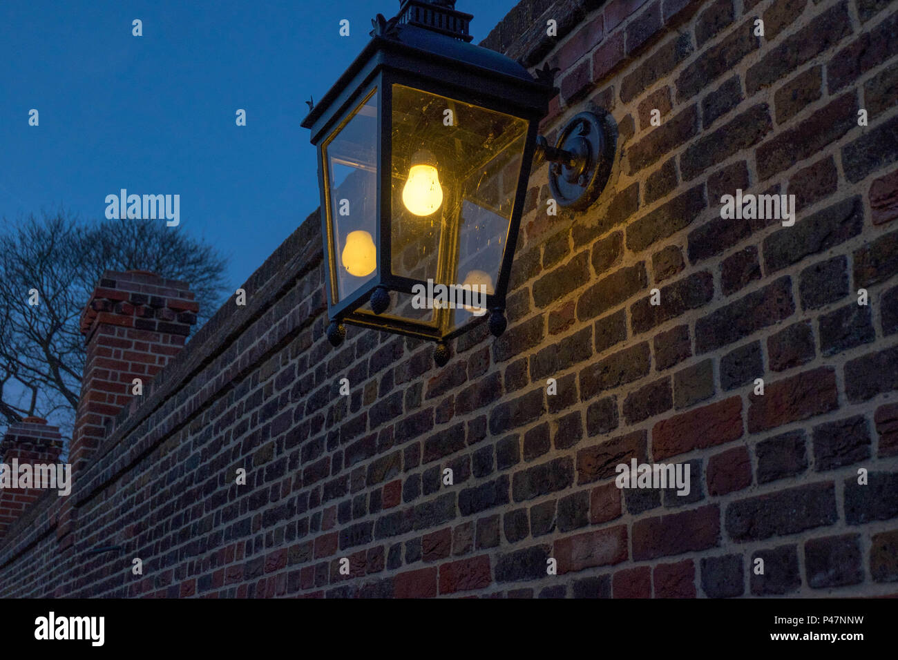 External light fitting hi-res stock photography and images - Alamy