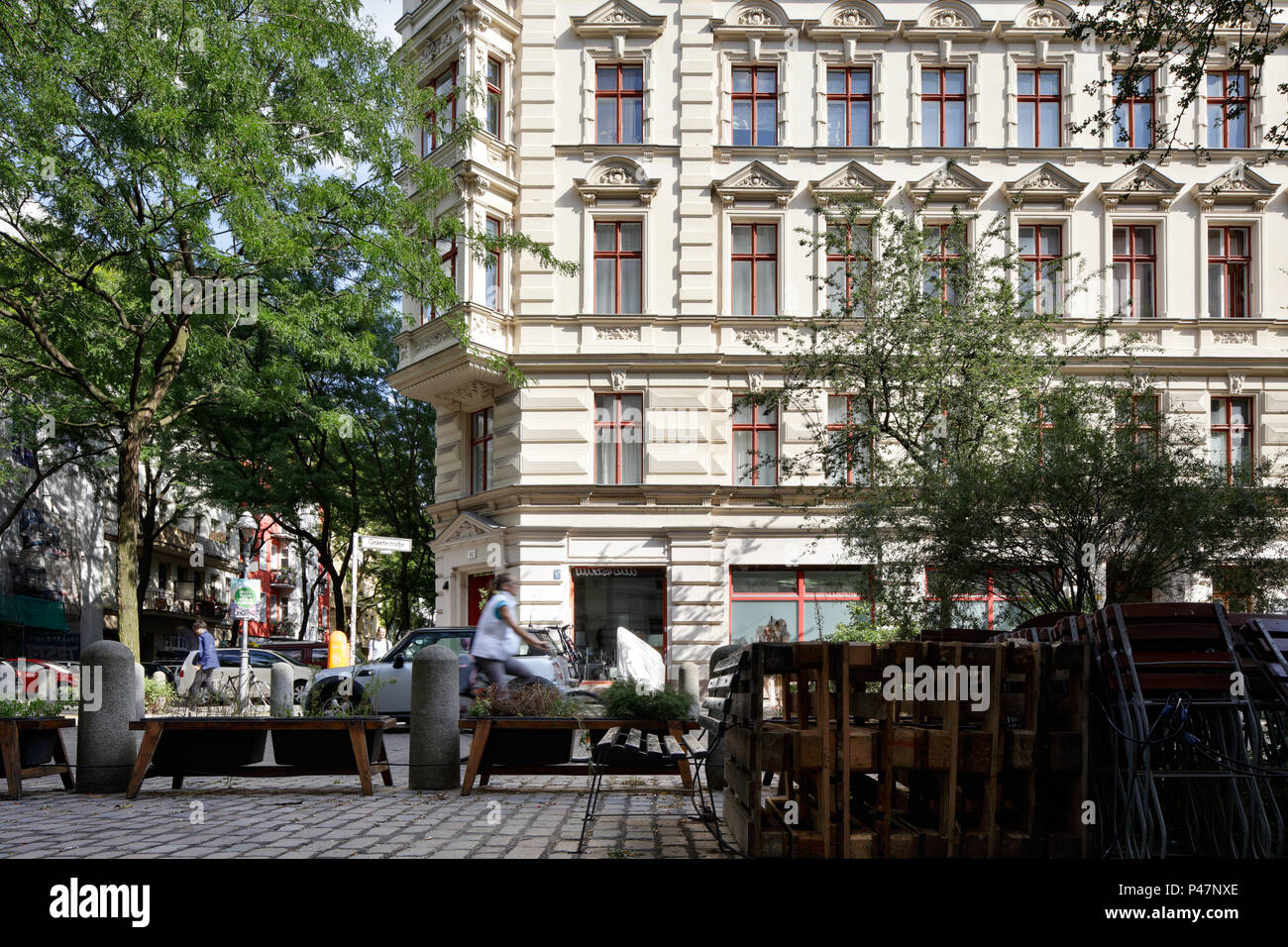 Berlin old tenement building hi-res stock photography and images - Alamy