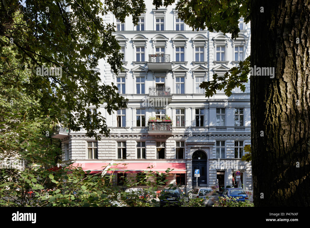 Berlin old tenement building hi-res stock photography and images - Alamy