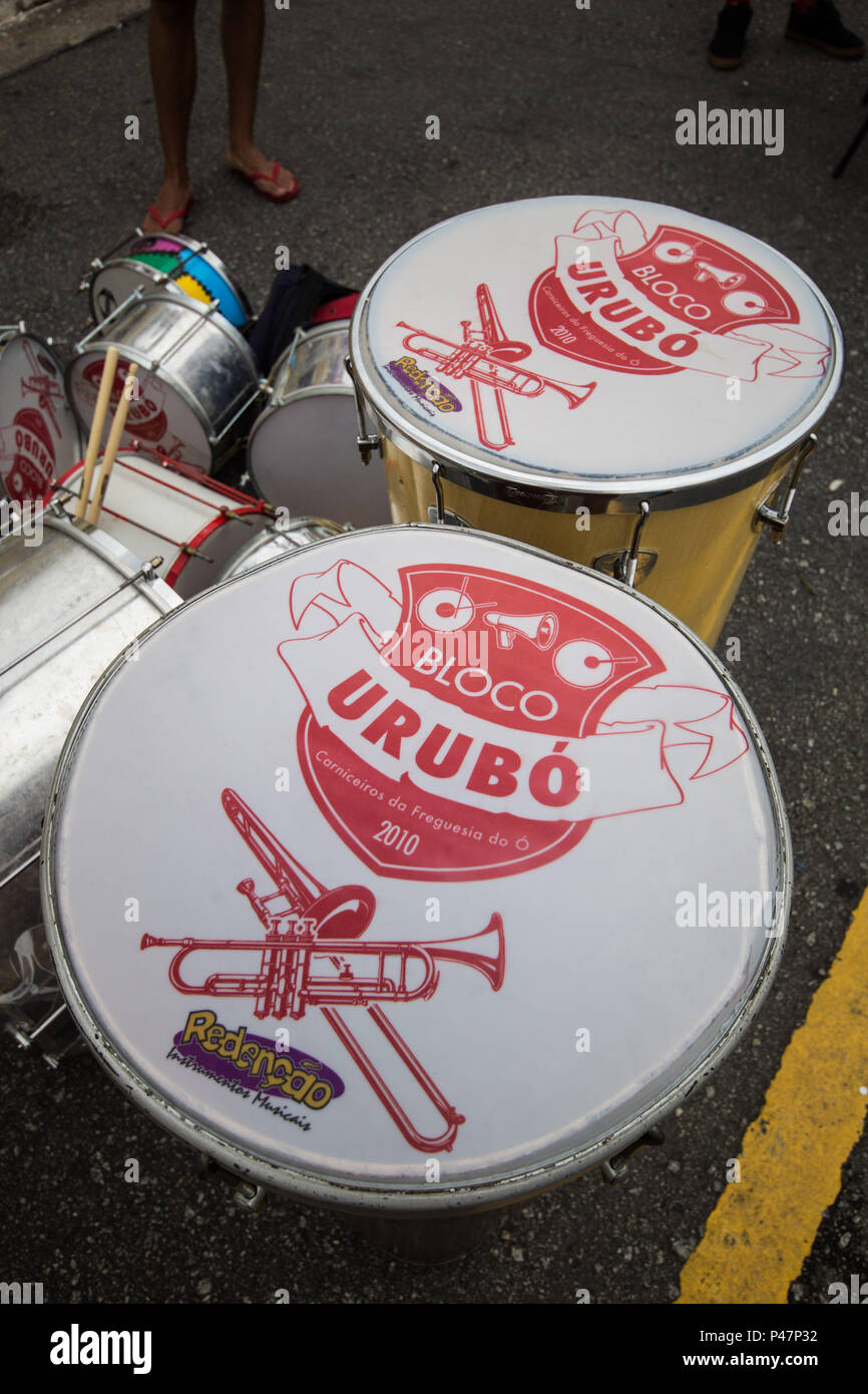 SÃO PAULO, SP - 17/02/2015: BLOCO URUBÓ EM SÃO PAULO - Preparativos ...