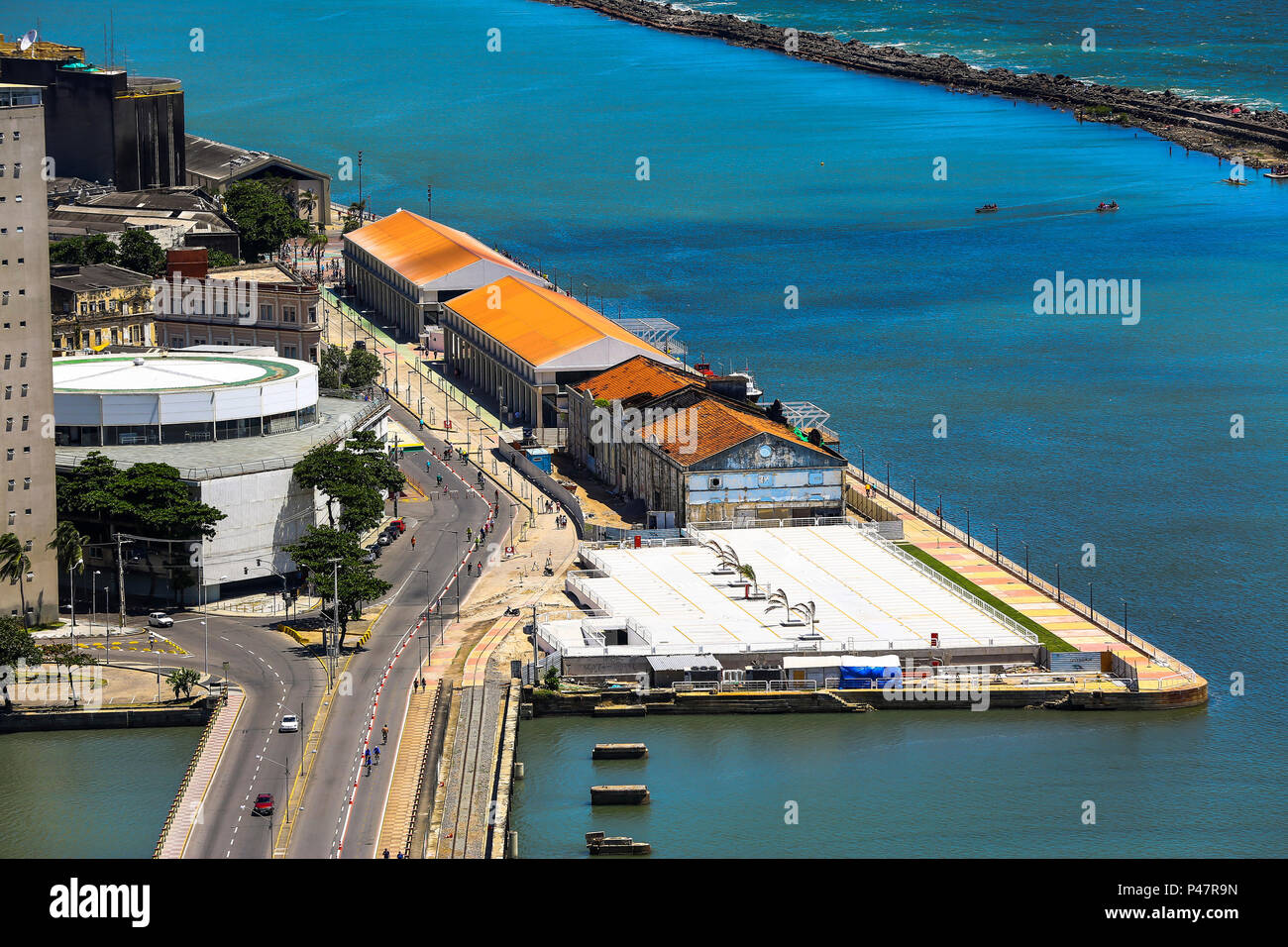 RECIFE, PE - 01/12/2014: CENAS DO DIA EM RECIFE - Armazéns 12 e 13 e 14 ...