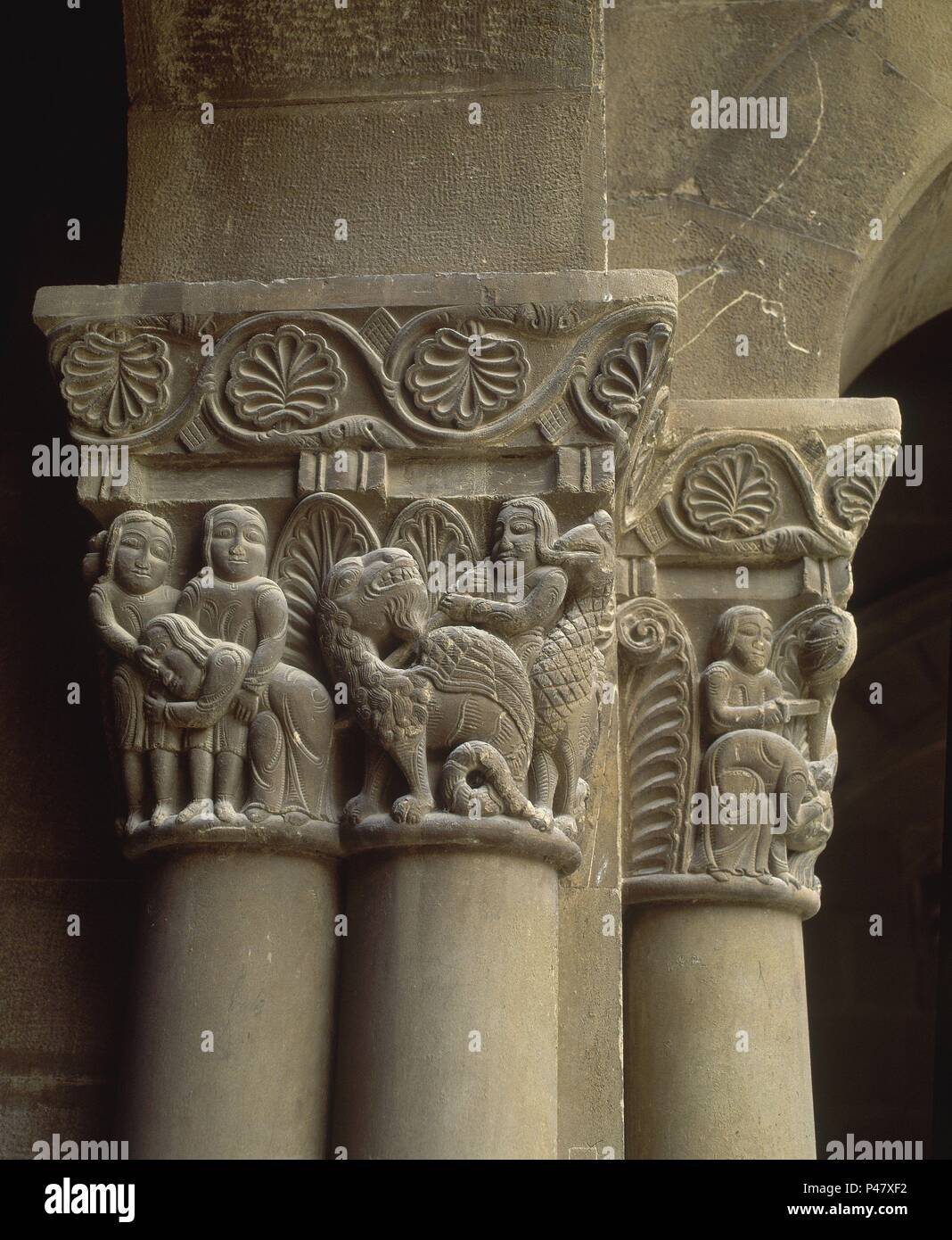 CLAUSTRO ROMANICO S XII-CAPITEL-S JORGE Y DRAGON. Location: MONASTERIO ...