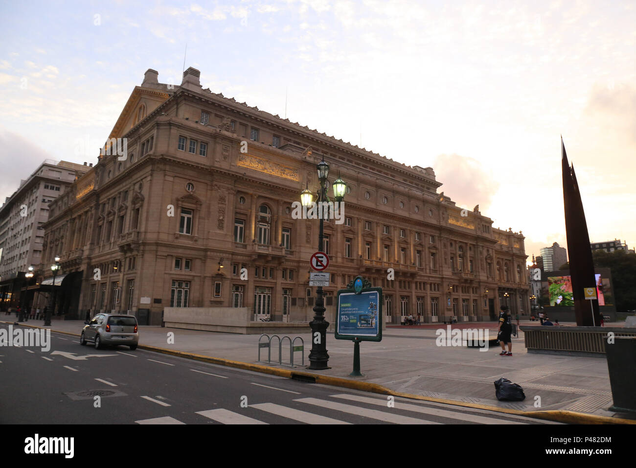 BUENOS AIRES, ARGENTINA - 16/01/2015: TEATRO COLÓN - O Teatro Colón é a ...