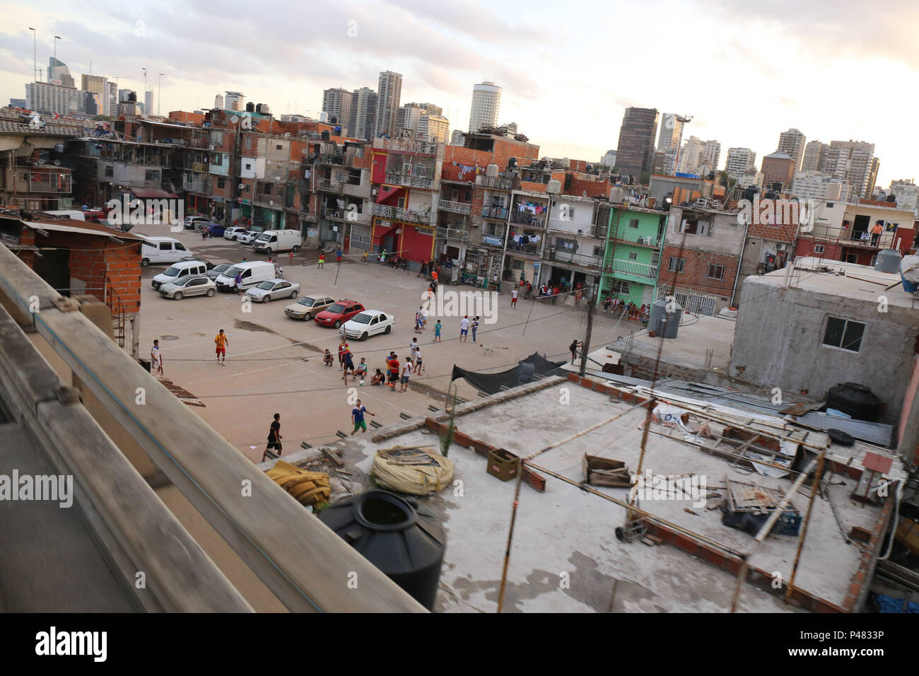 BUENOS AIRES, ARGENTINA - 16/01/2015: FAVELA - Fotos de uma favela ...