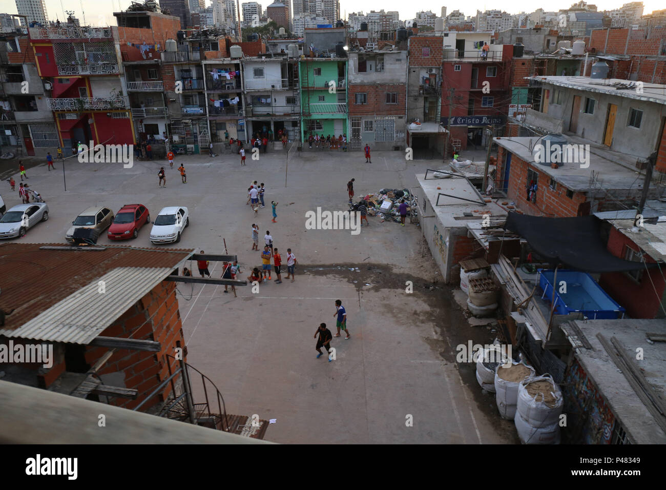 BUENOS AIRES, ARGENTINA - 16/01/2015: FAVELA - Fotos de uma favela ...