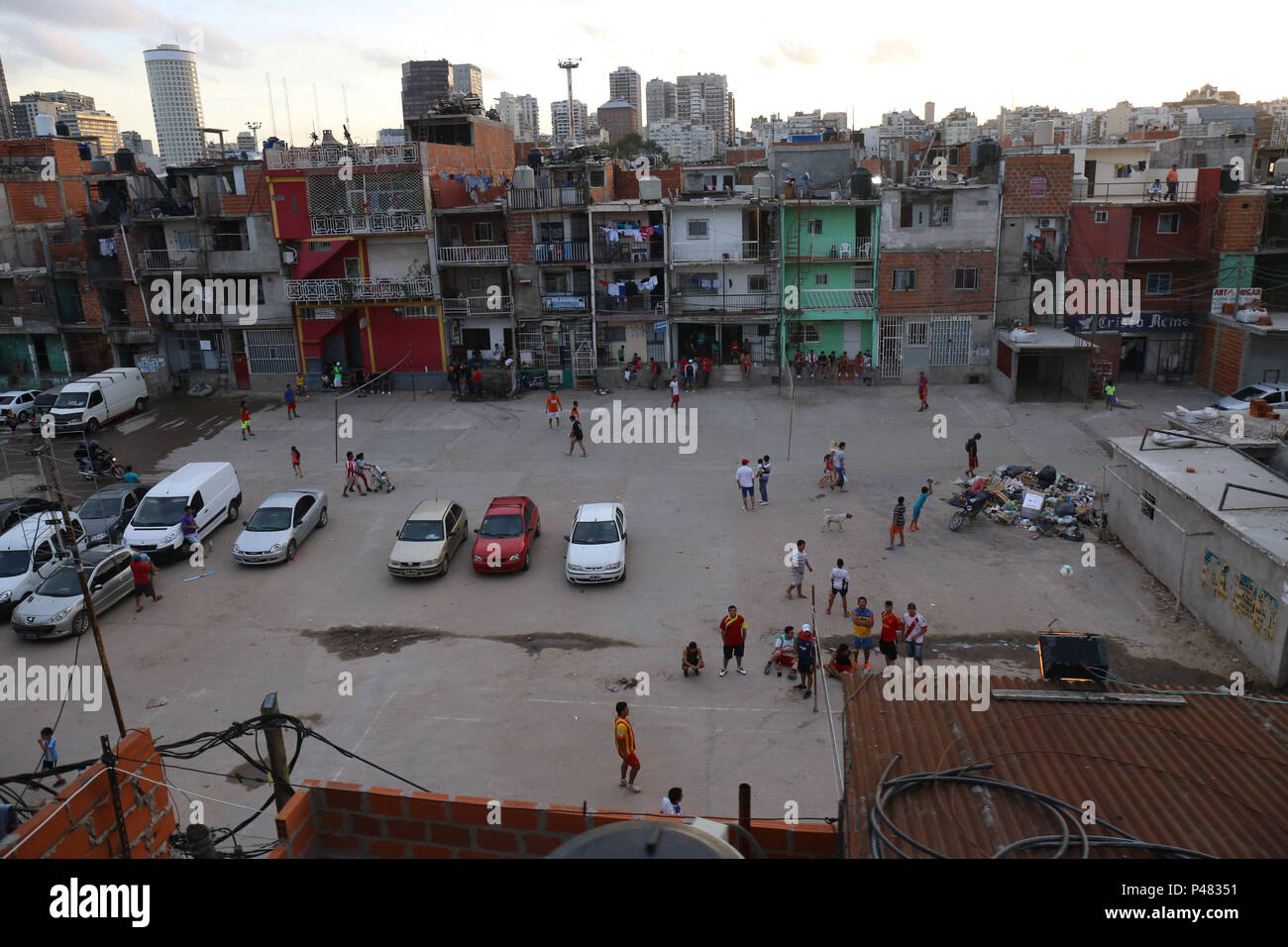 BUENOS AIRES, ARGENTINA - 16/01/2015: FAVELA - Fotos de uma favela ...