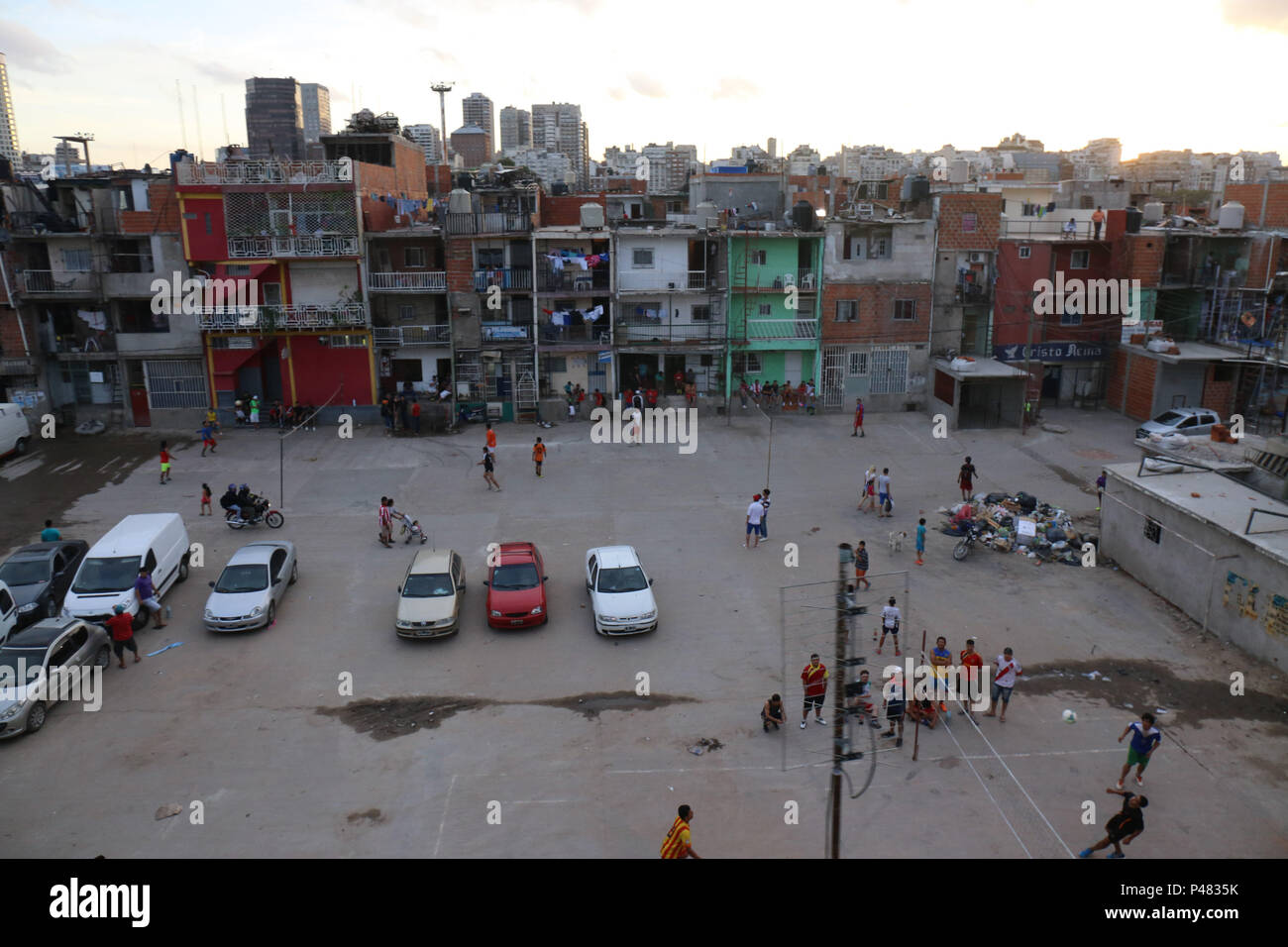 BUENOS AIRES, ARGENTINA - 16/01/2015: FAVELA - Fotos de uma favela ...