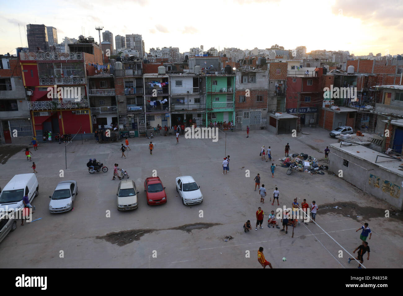 BUENOS AIRES, ARGENTINA - 16/01/2015: FAVELA - Fotos de uma favela ...