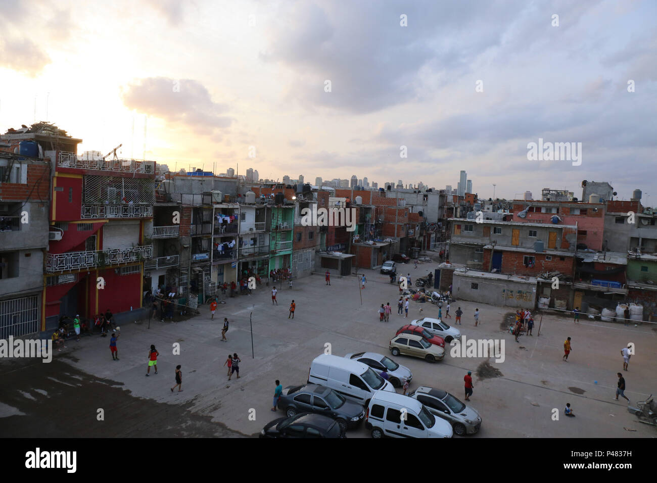 BUENOS AIRES, ARGENTINA - 16/01/2015: FAVELA - Fotos de uma favela ...