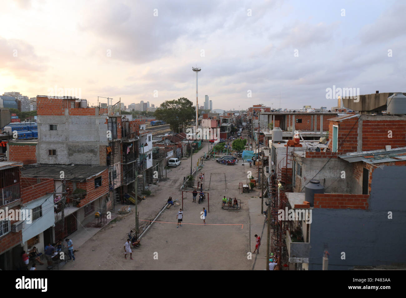 BUENOS AIRES, ARGENTINA - 16/01/2015: FAVELA - Fotos de uma favela ...