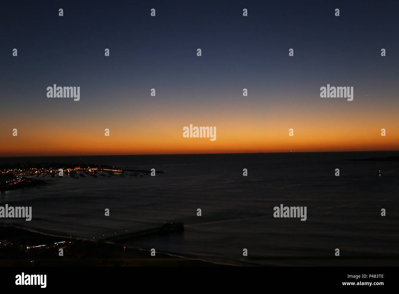 PUNTA DEL ESTE, URUGUAI - 04/01/2015: PÔR DO SOL - Punta del Este é uma ...