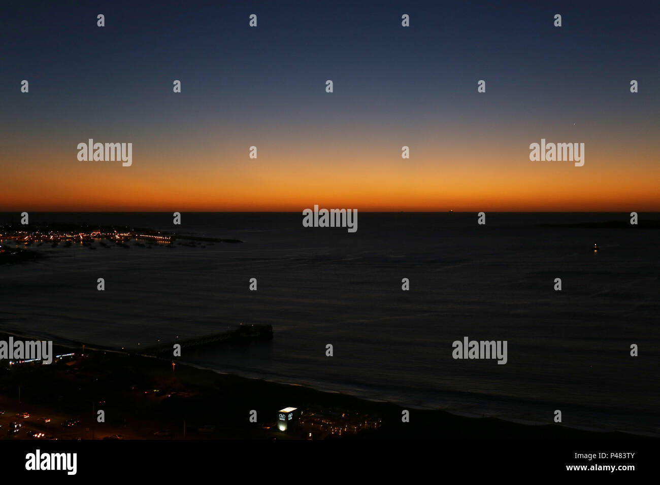 PUNTA DEL ESTE, URUGUAI - 04/01/2015: PÔR DO SOL - Punta del Este é uma ...
