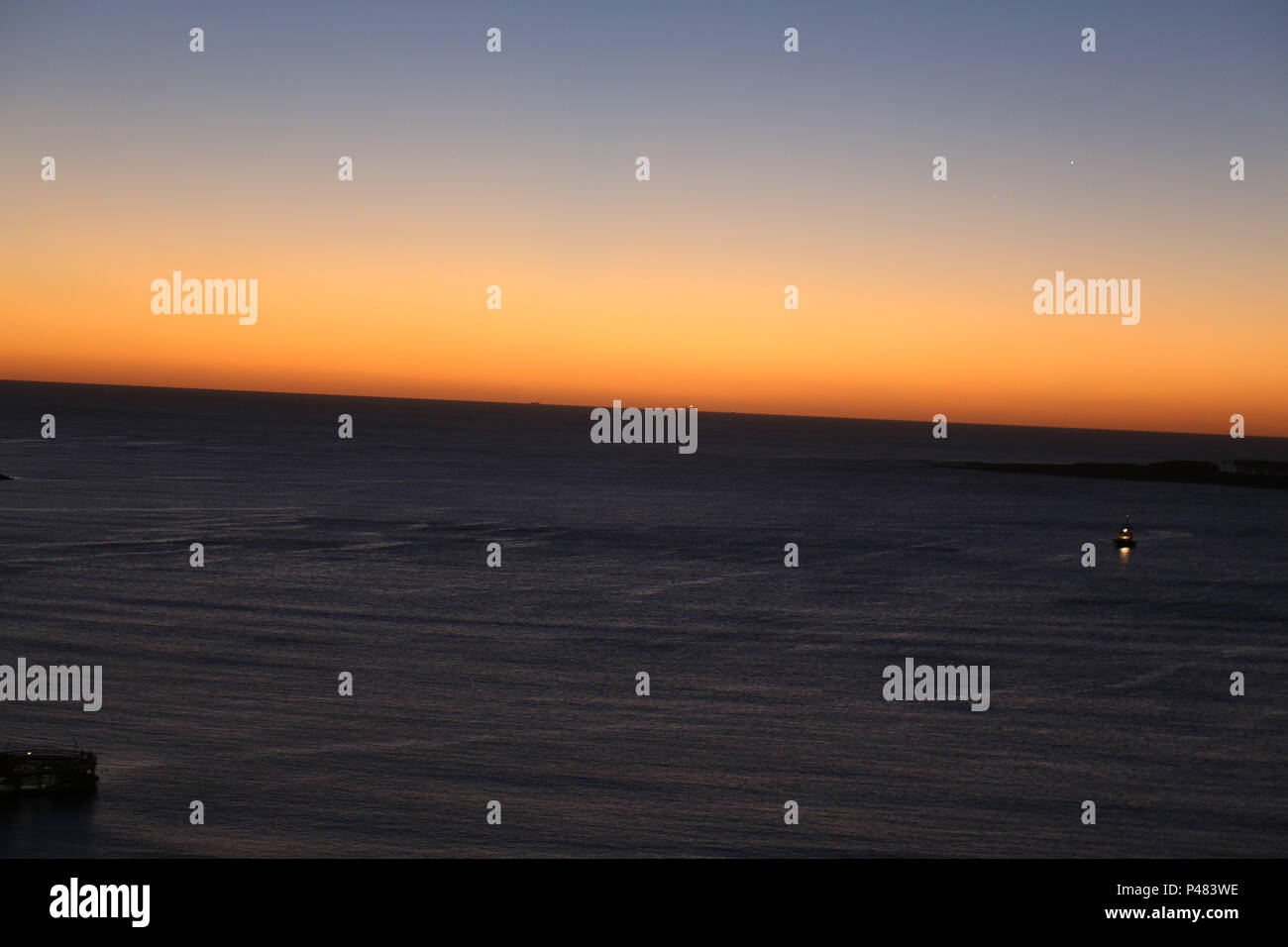 PUNTA DEL ESTE, URUGUAI - 04/01/2015: PÔR DO SOL - Punta del Este é uma ...