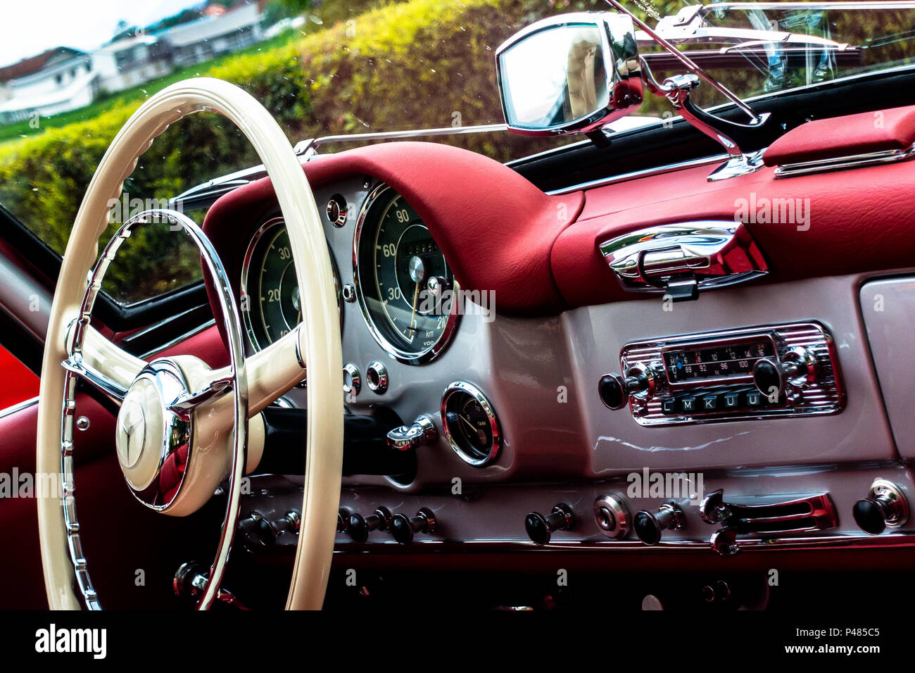 Mercedes benz 190 sl steering wheel hi-res stock photography and images ...
