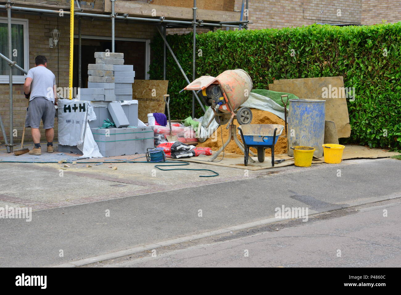 Builders reel hi-res stock photography and images - Alamy