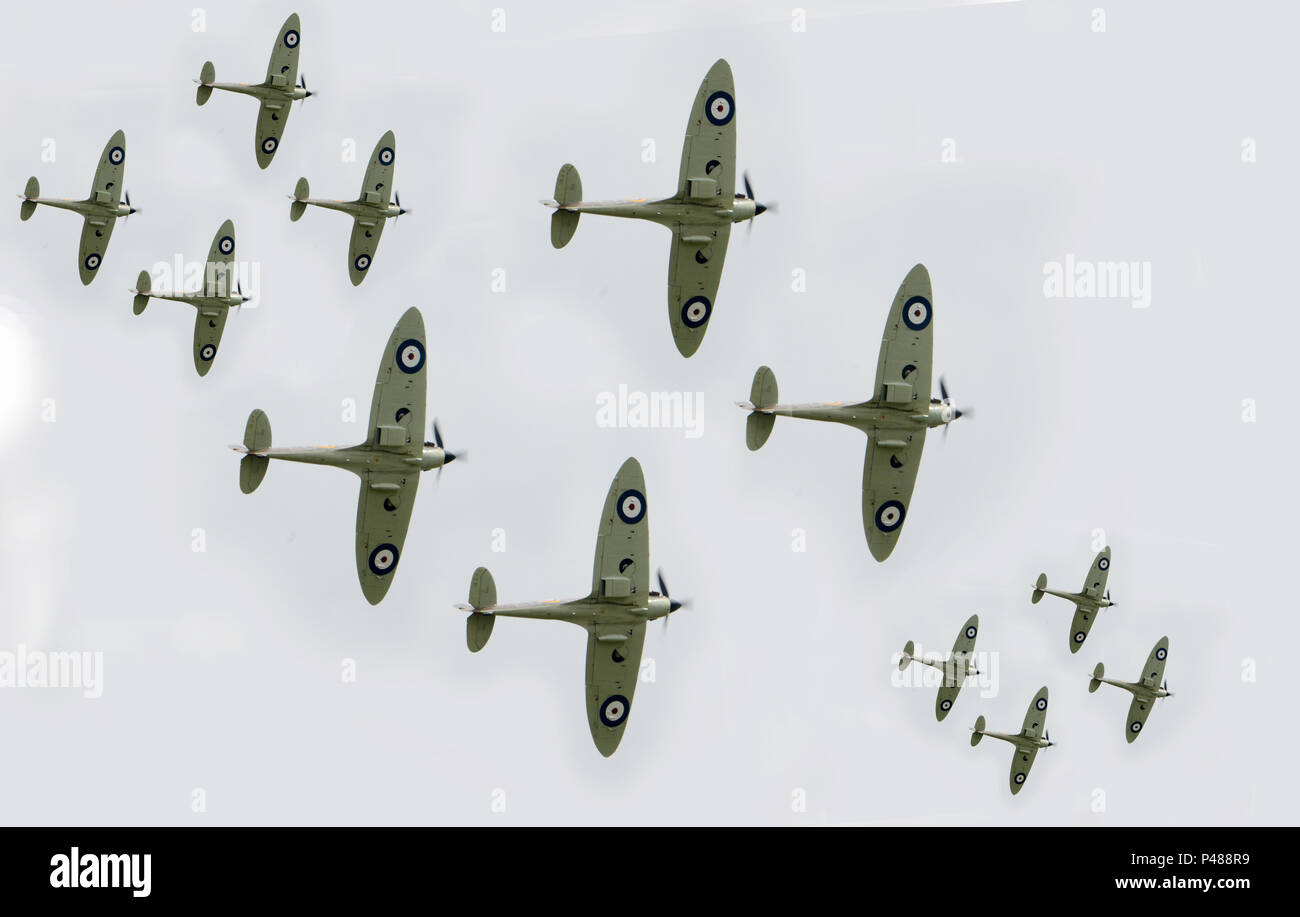 Spitfire scramble hi-res stock photography and images - Alamy