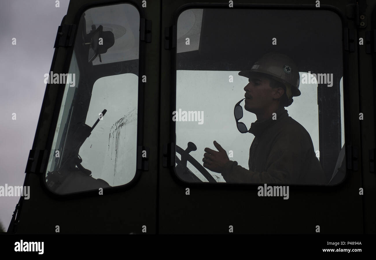 Boats forklift hi-res stock photography and images - Alamy