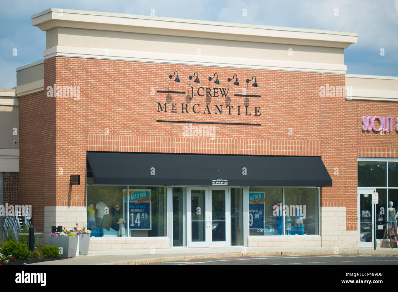 Philadelphia, Pennsylvania June 9 2018: J.Crew Mercantile storefront in ...