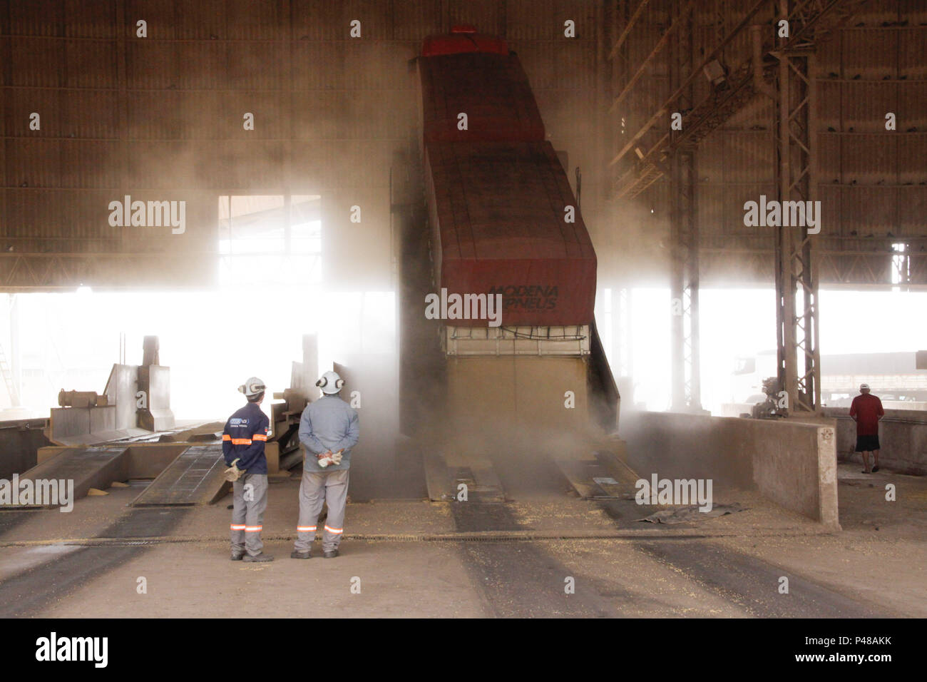 Descarregamento hi-res stock photography and images - Alamy