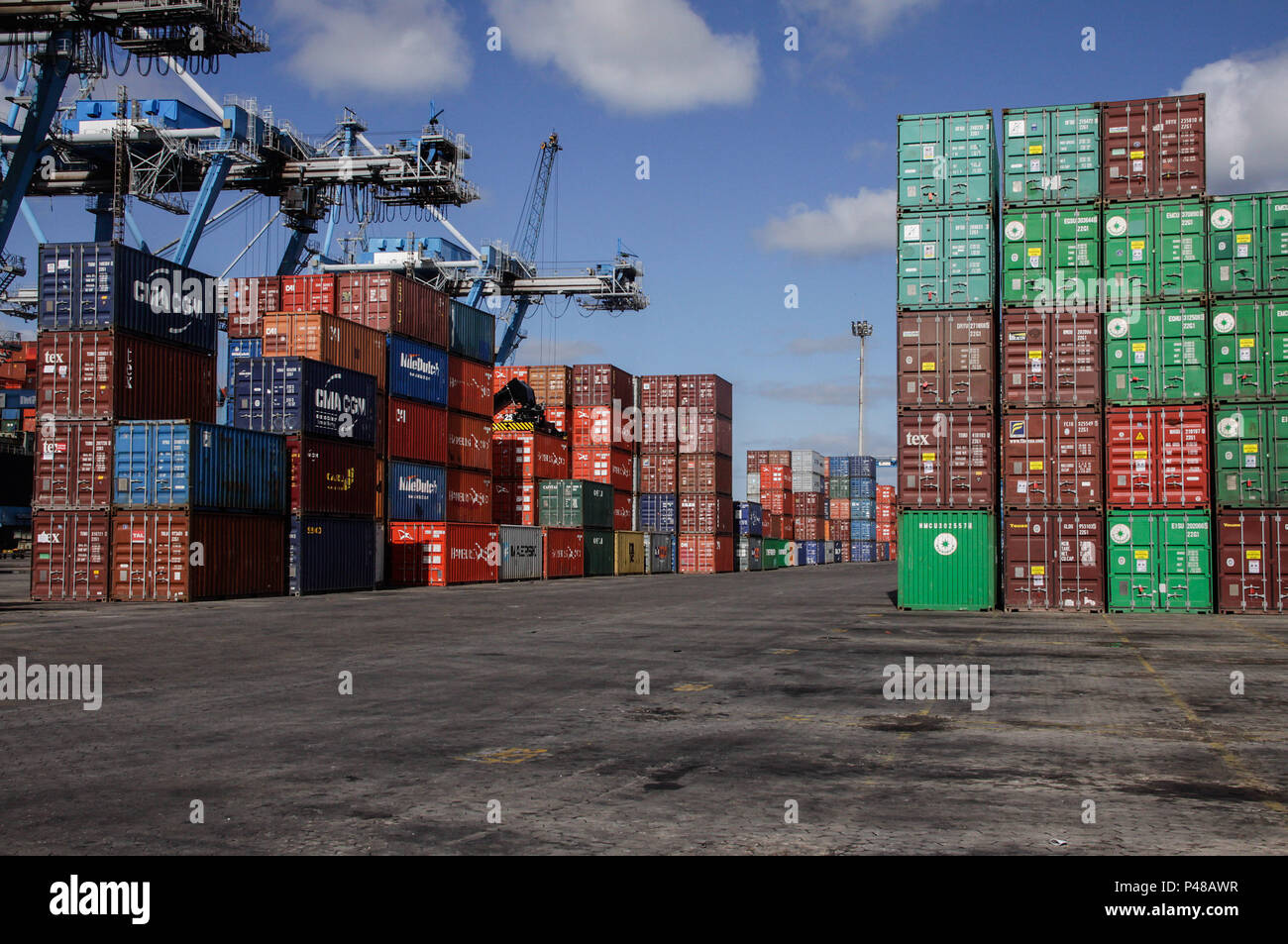 Tecon terminal containers hi-res stock photography and images - Alamy