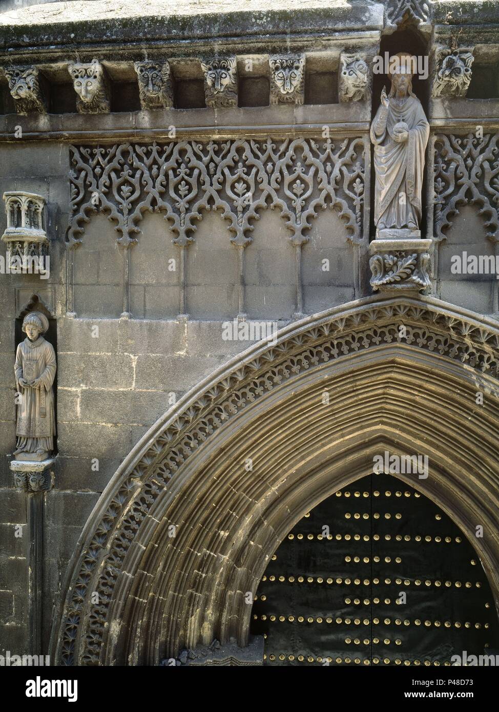Arco apuntado hi-res stock photography and images - Alamy