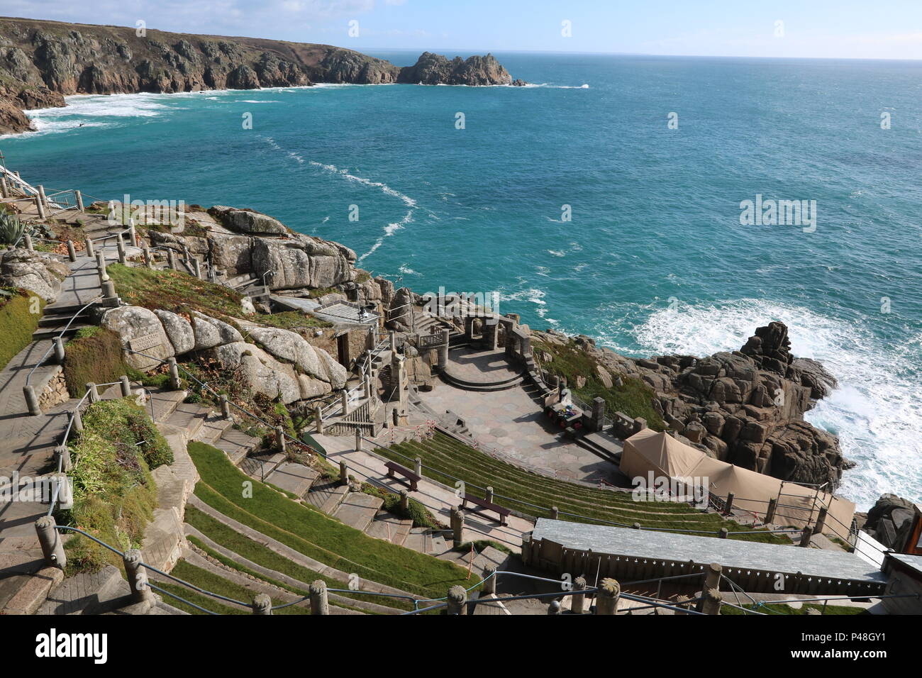 Minack theatre cornwall performance hi-res stock photography and images ...