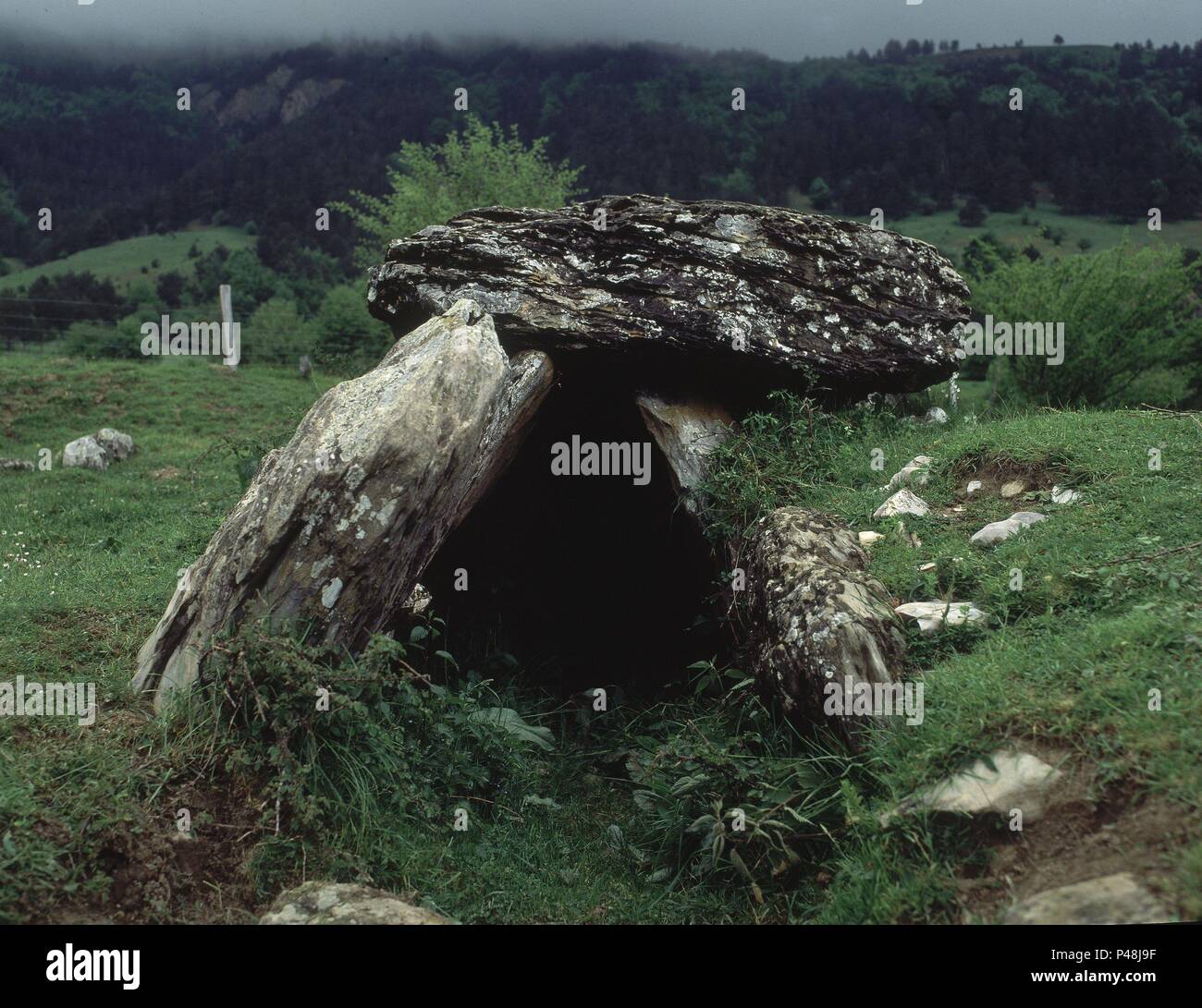 DOLMEN DE ARRAKO-MONUMENTO MEGALITICO-EDAD DE BRONCE. Location ...