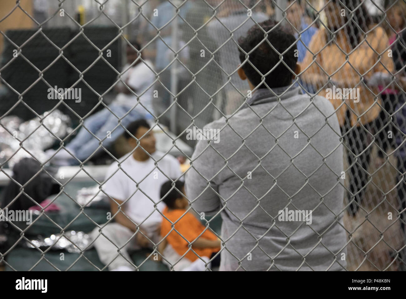 Immigration children cages hi-res stock photography and images - Alamy