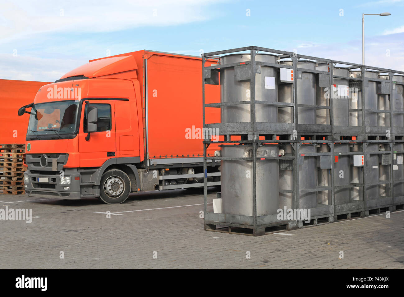 Bulk transport hi-res stock photography and images - Alamy