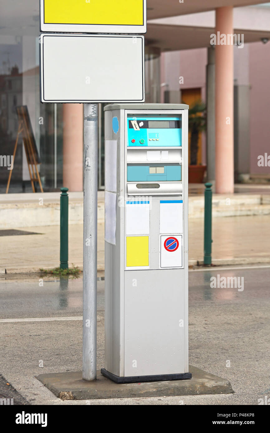 Automated Parking Ticket Payment Machine at Street Stock Photo - Alamy