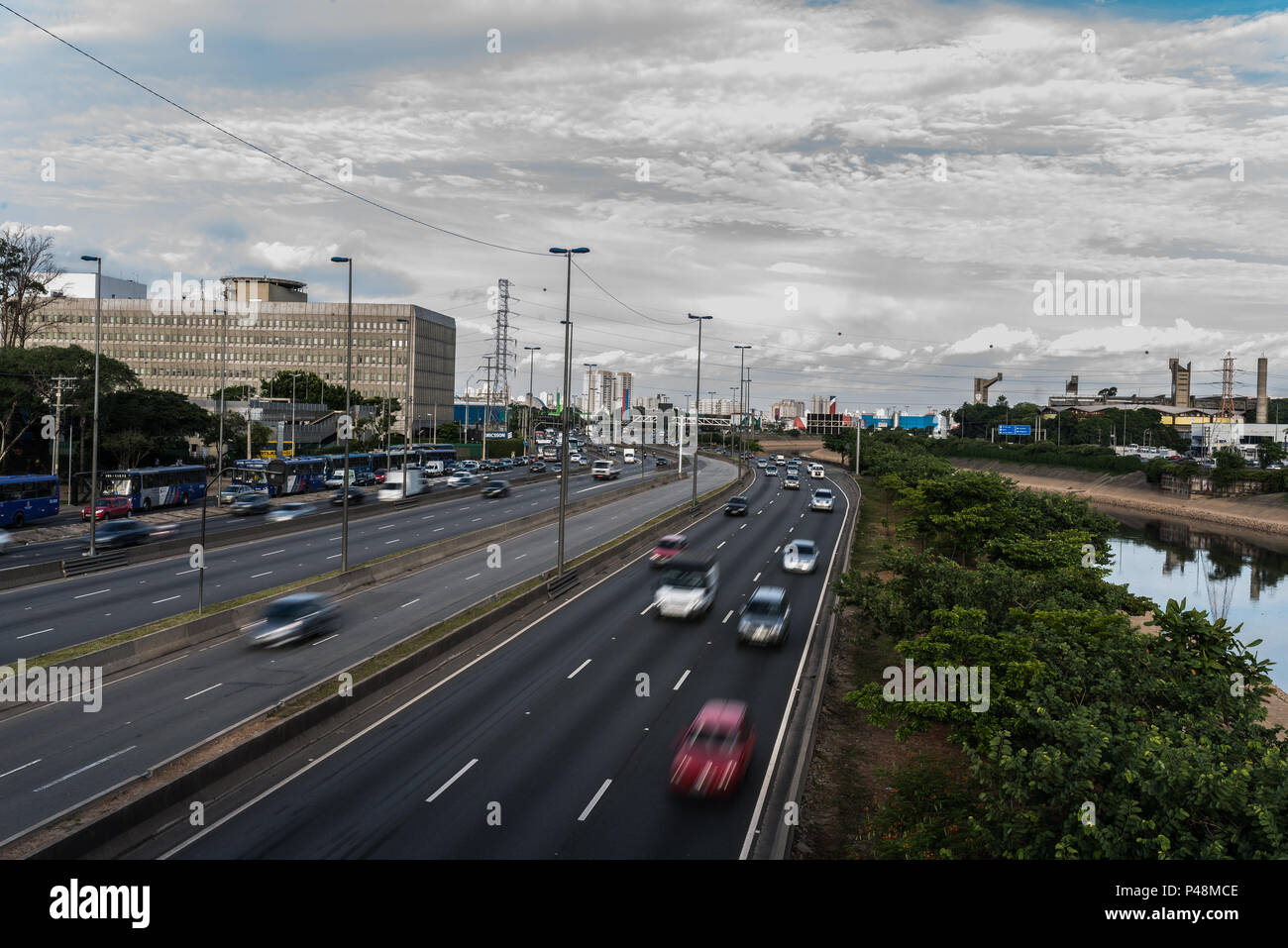 Trânsito na Marginal Tietê em São Paulo, Brasil - 20/02/2015 - Foto ...