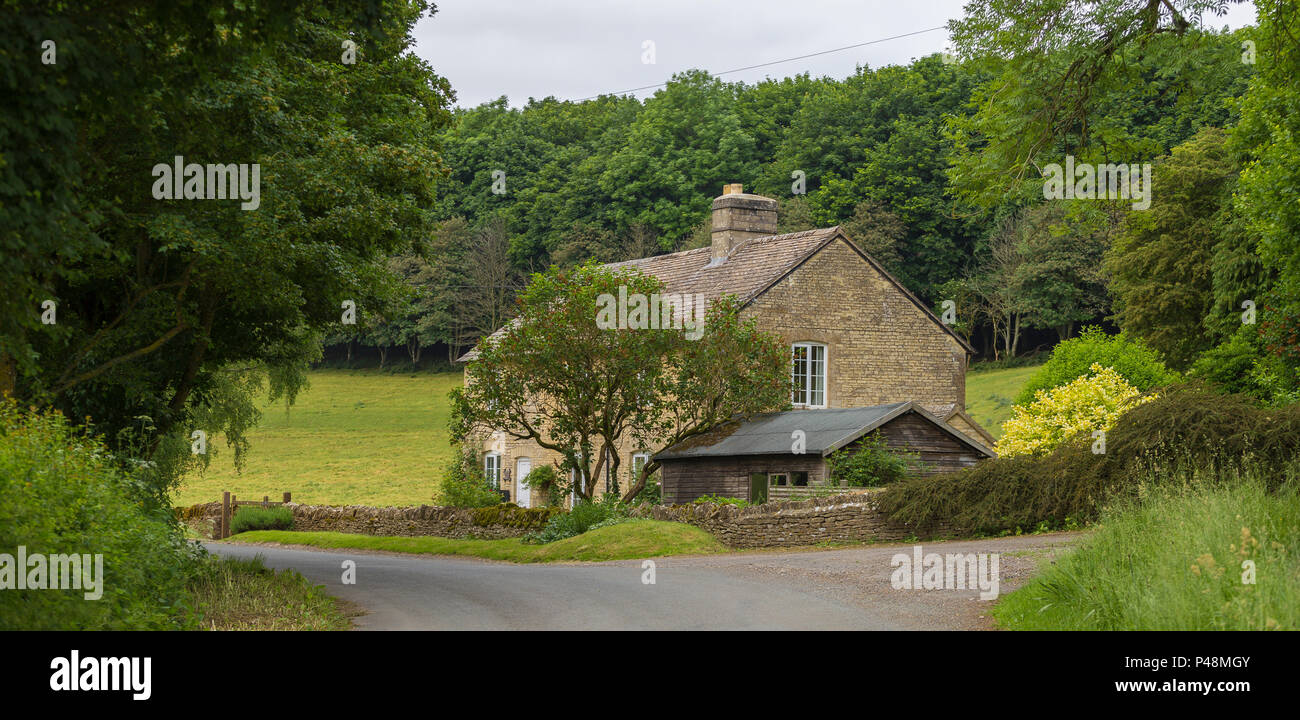 Cotswold stone cottage trees hi-res stock photography and images - Alamy