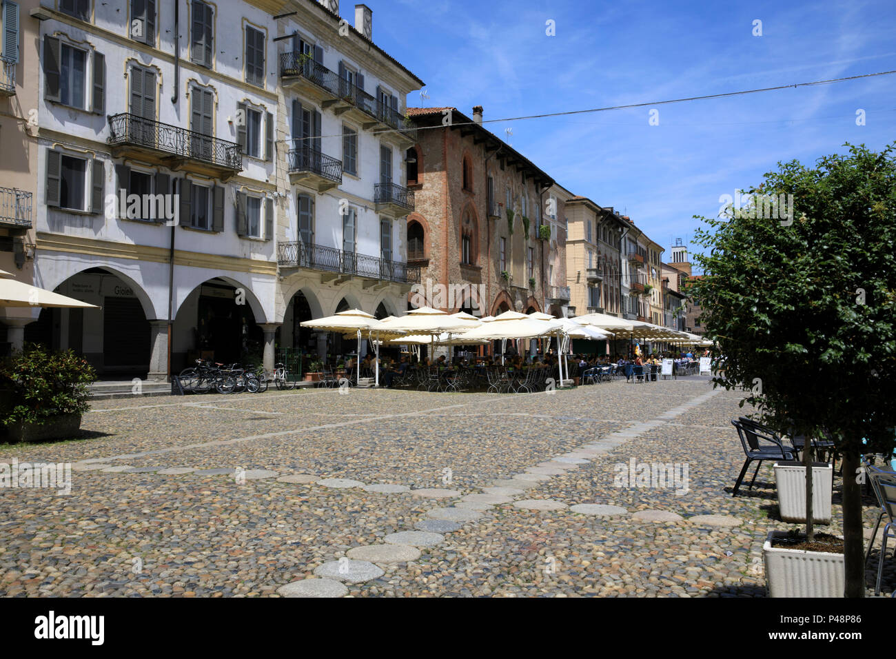 Piazza della vittoria pavia italy hi-res stock photography and images ...