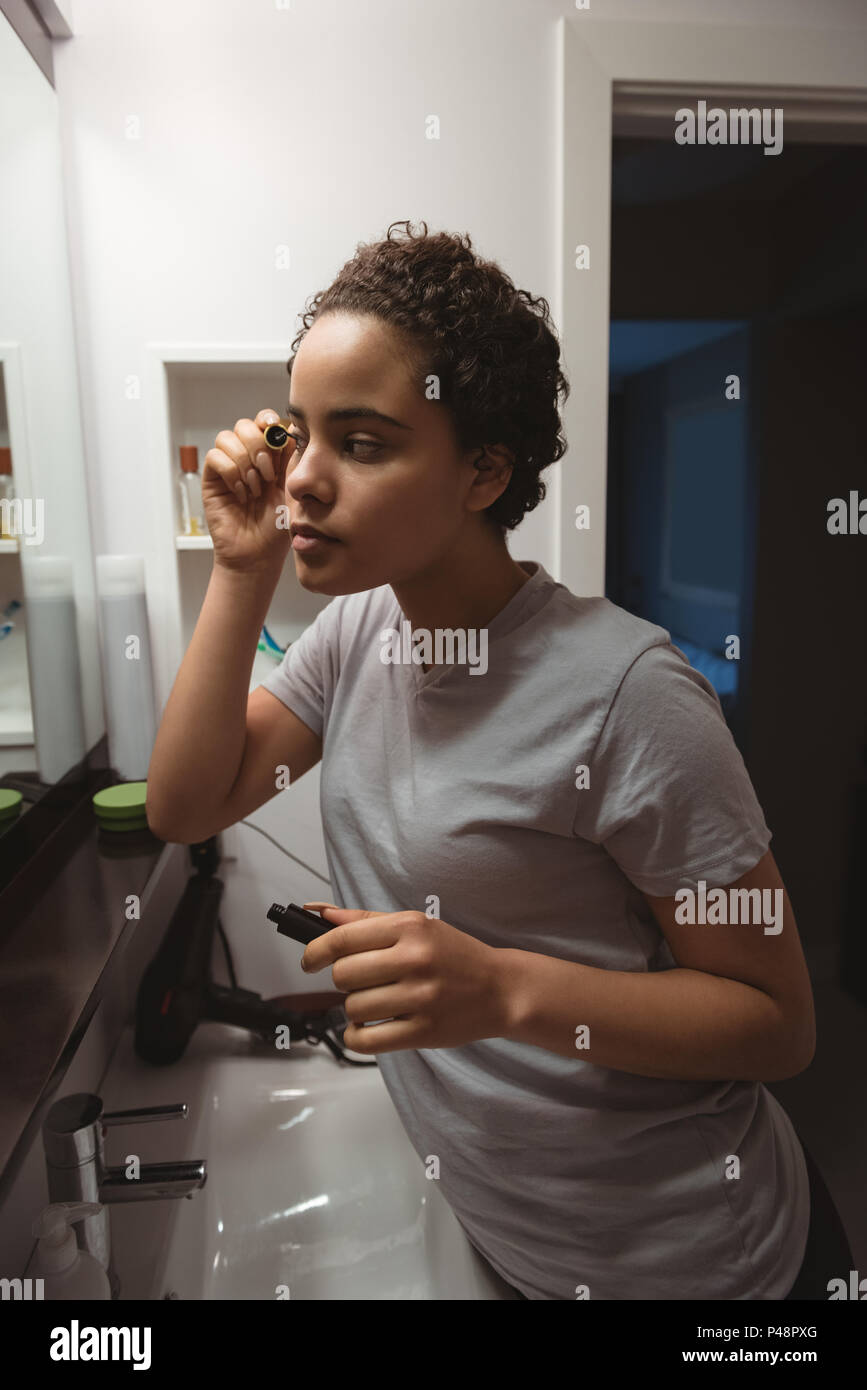 20s eyelashes hi-res stock photography and images - Alamy