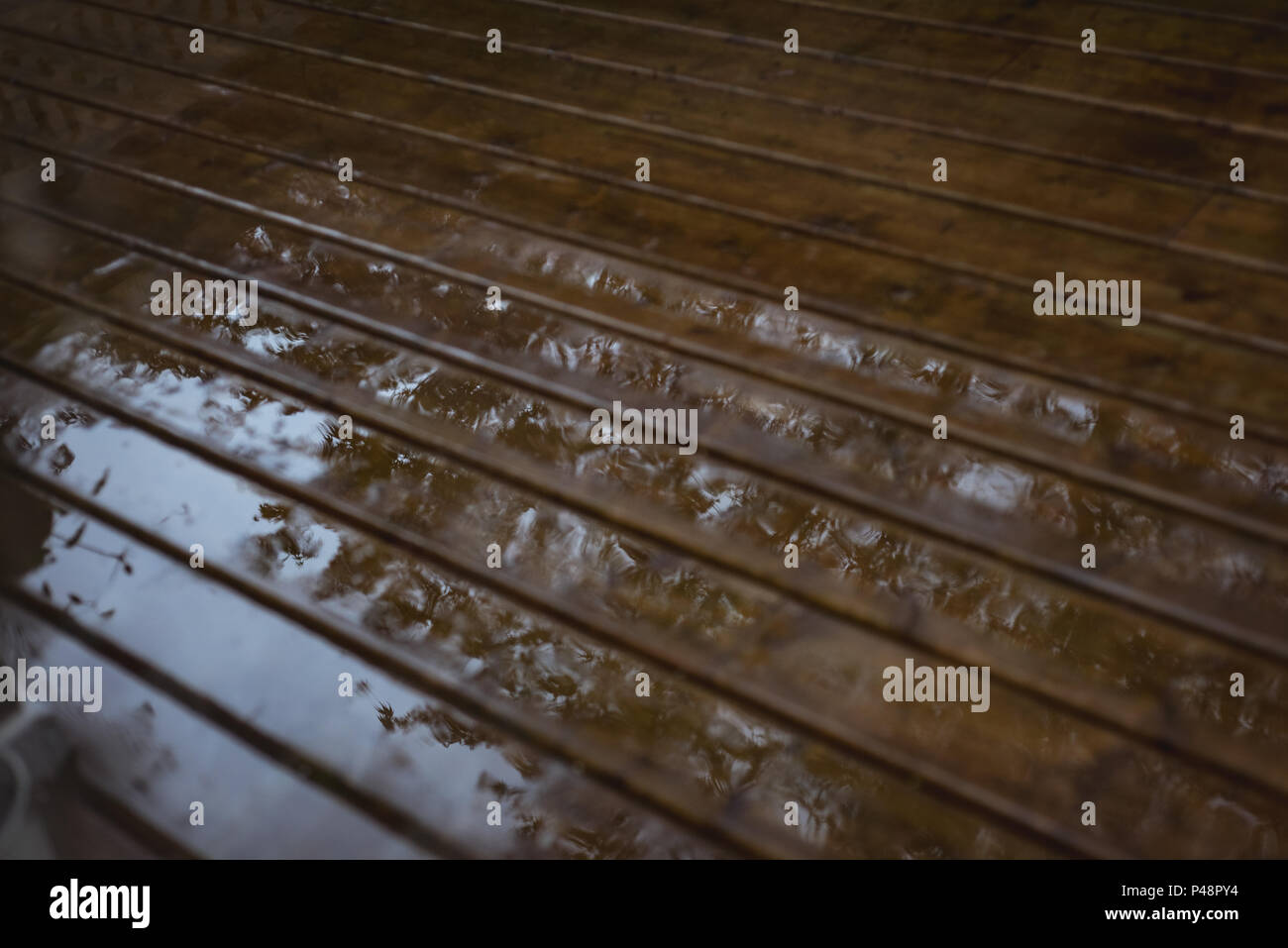 Rain and floor hi-res stock photography and images - Alamy