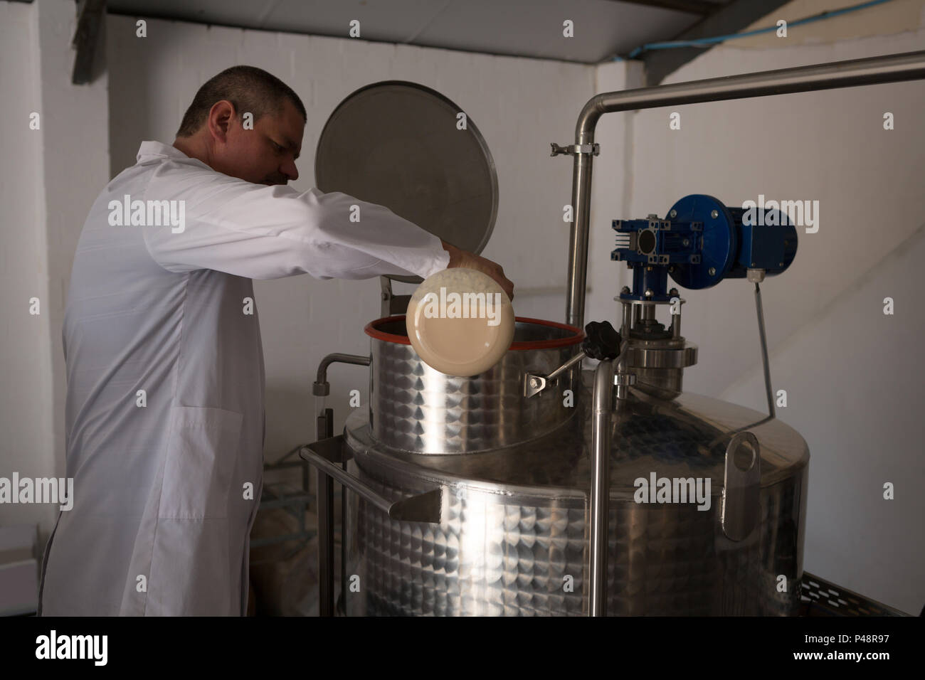 Gin production hi-res stock photography and images - Alamy