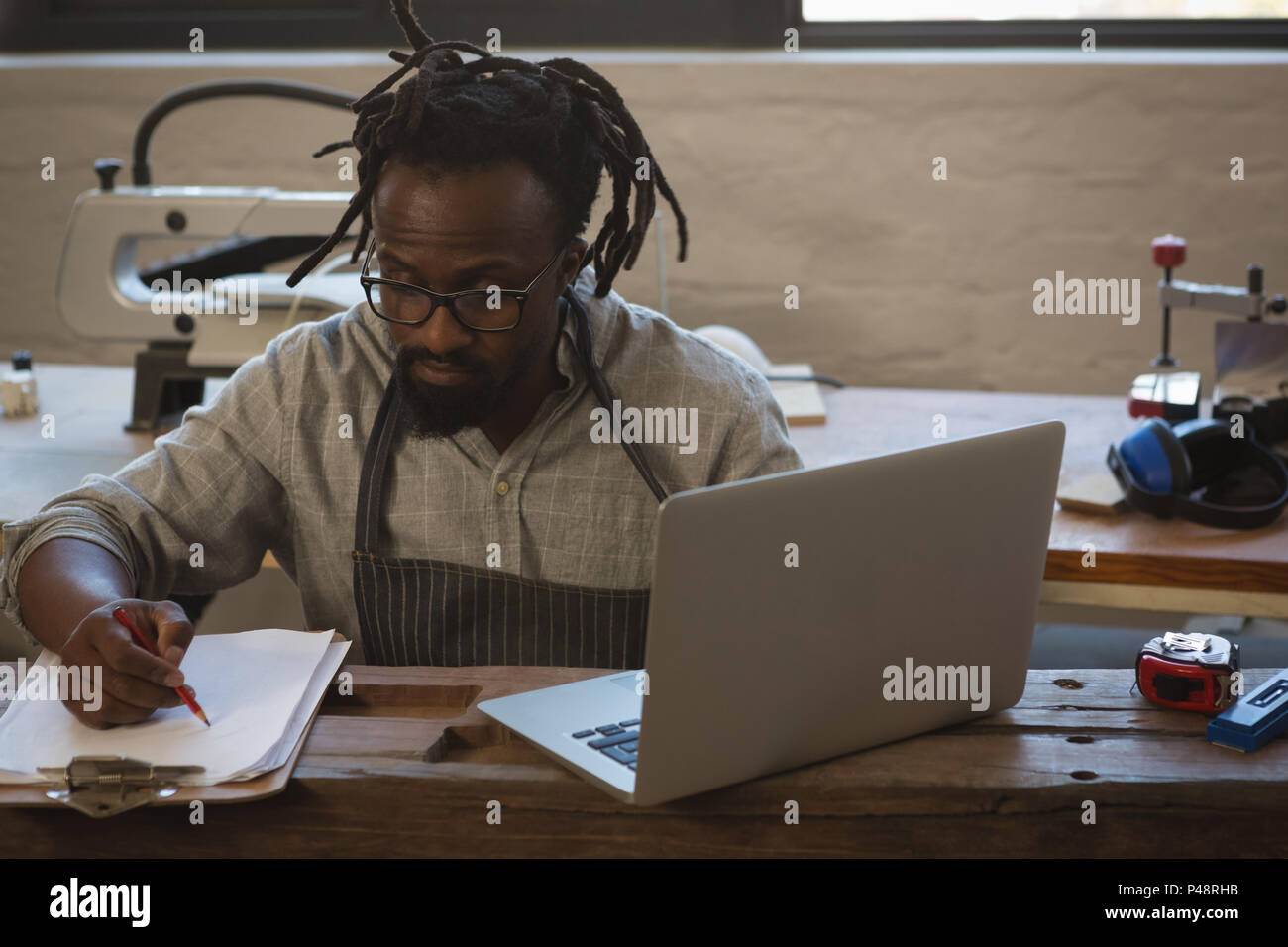 Using clipboard hi-res stock photography and images - Alamy