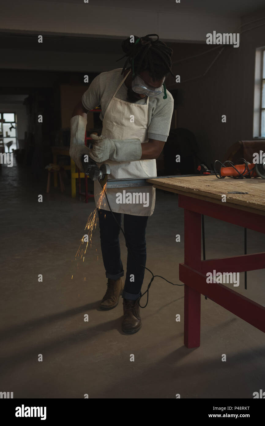 Metal artisan workshop hi-res stock photography and images - Alamy