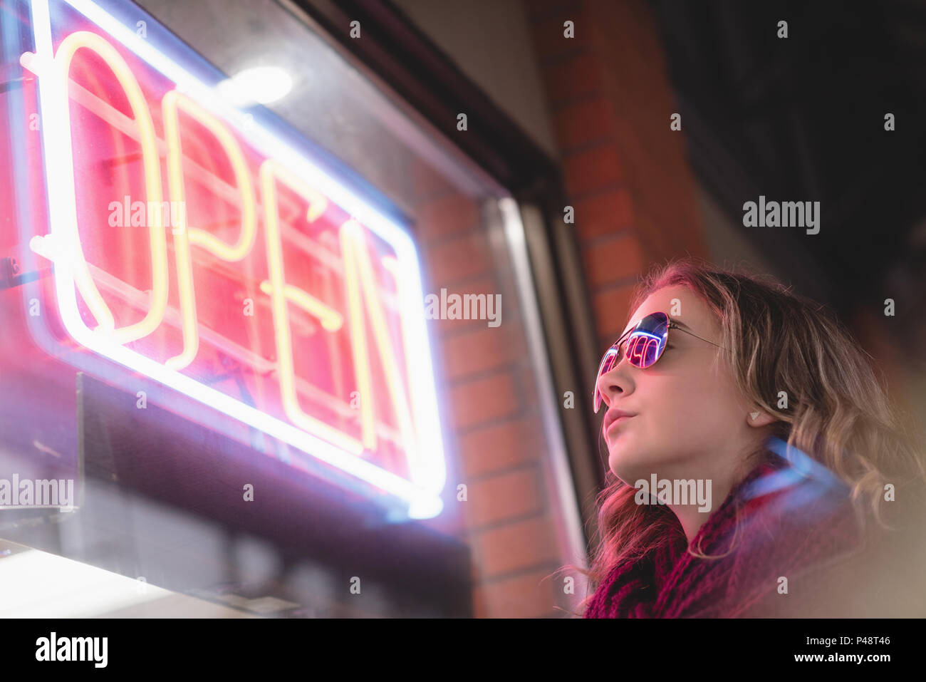 Customer standing looking display hi-res stock photography and images ...